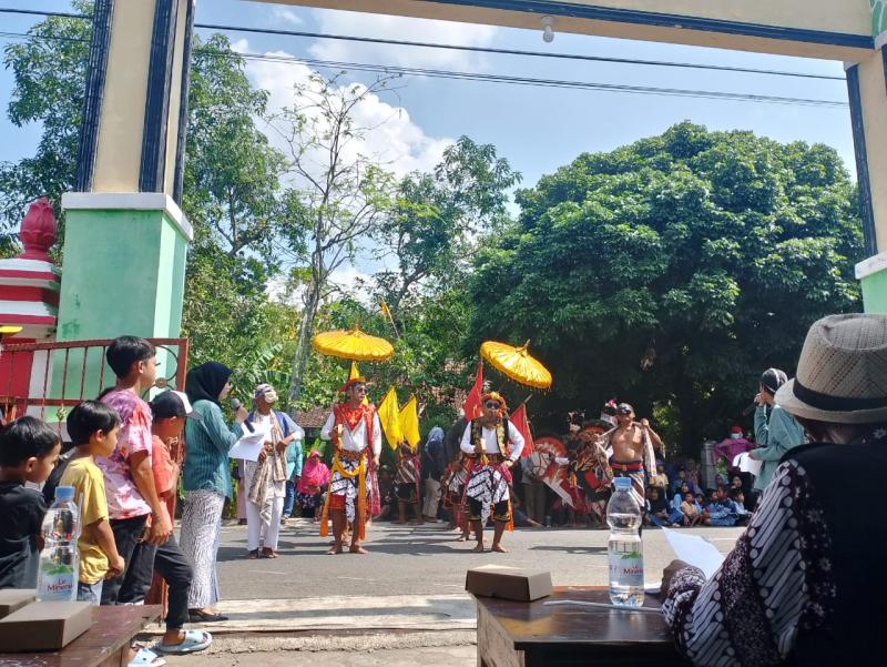 MERIAHNYA RASULAN NGAWIS